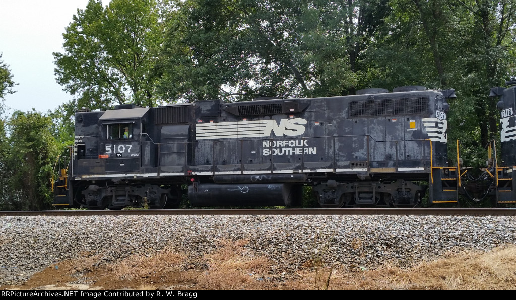 NS 5107 (GP38-2)